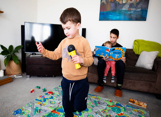 Encouraging independent play