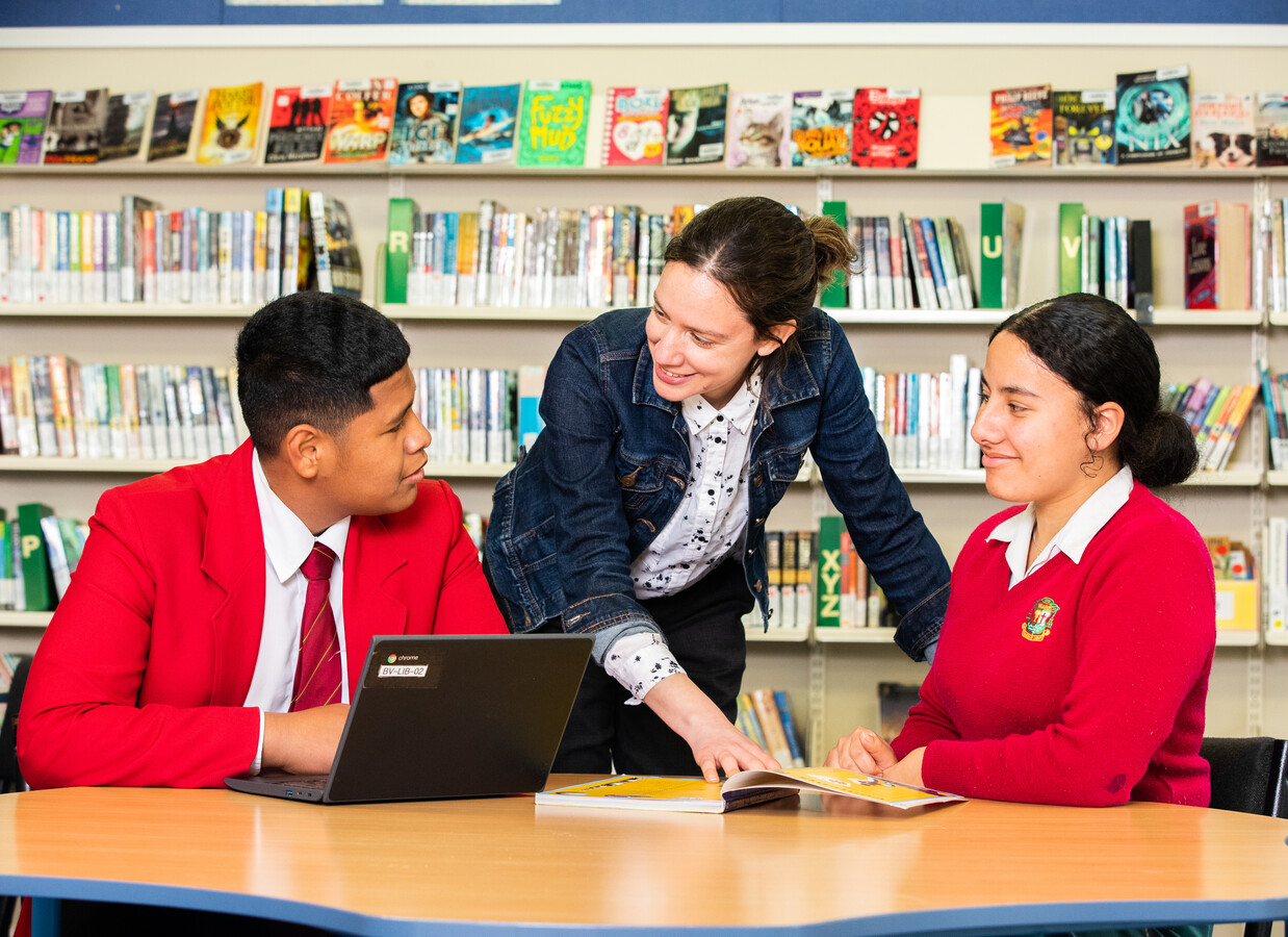 Hama's year 9 bilingual English class